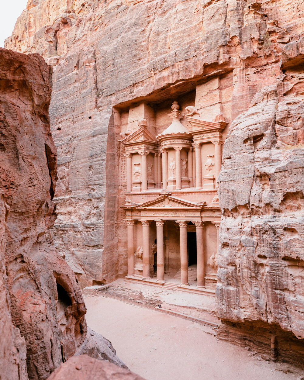 How to Cross the Border from Jordan to Israel at the King Hussein Bridge